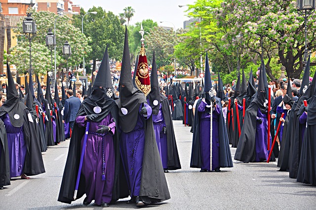 Características de los trajes de nazareno - Uniformes del Levante